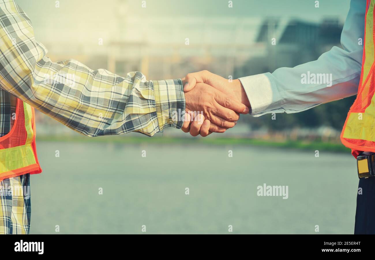 People shake hand hi-res stock photography and images - Alamy