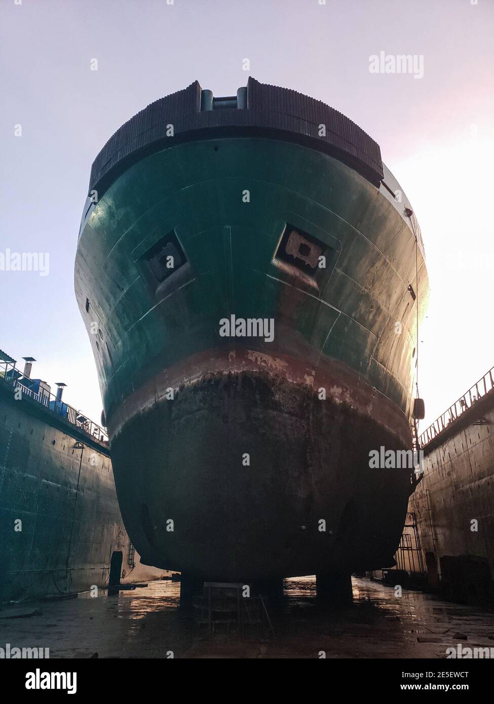 Container ship repair hi-res stock photography and images - Alamy