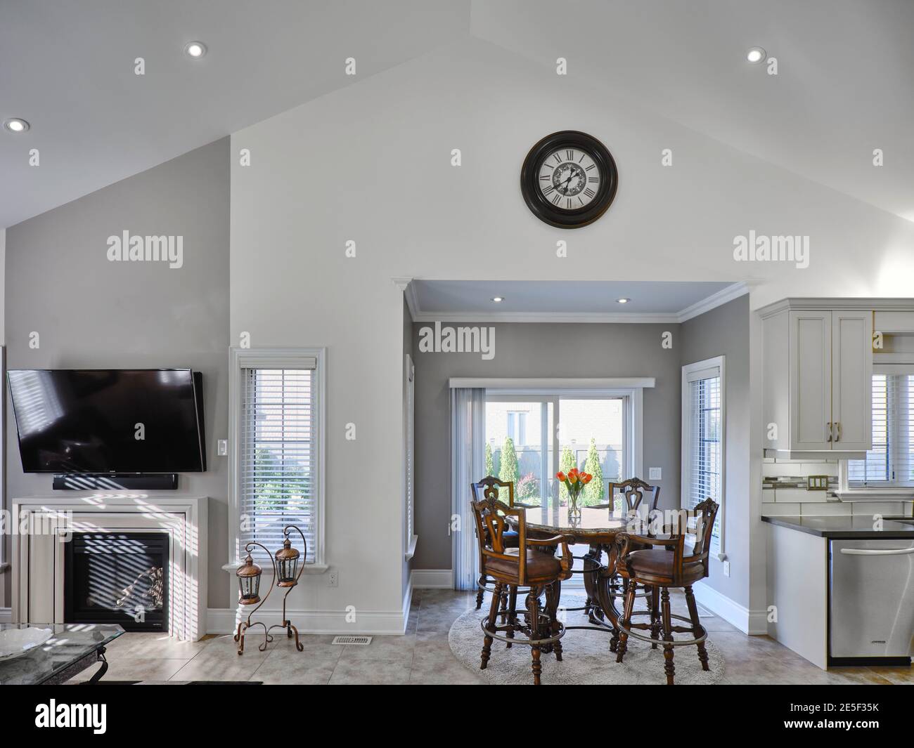 Property listing hi-res stock photography and images - Alamy