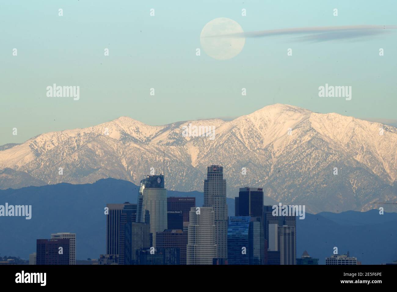 Full moon rises over downtown los angeles skyline on wednesday hi-res ...
