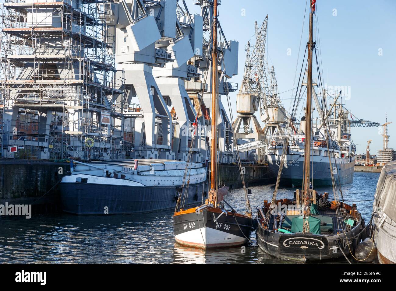Hamburg, Germany. 25th Dec, 2020. Historic sailing ships, a harbour ...