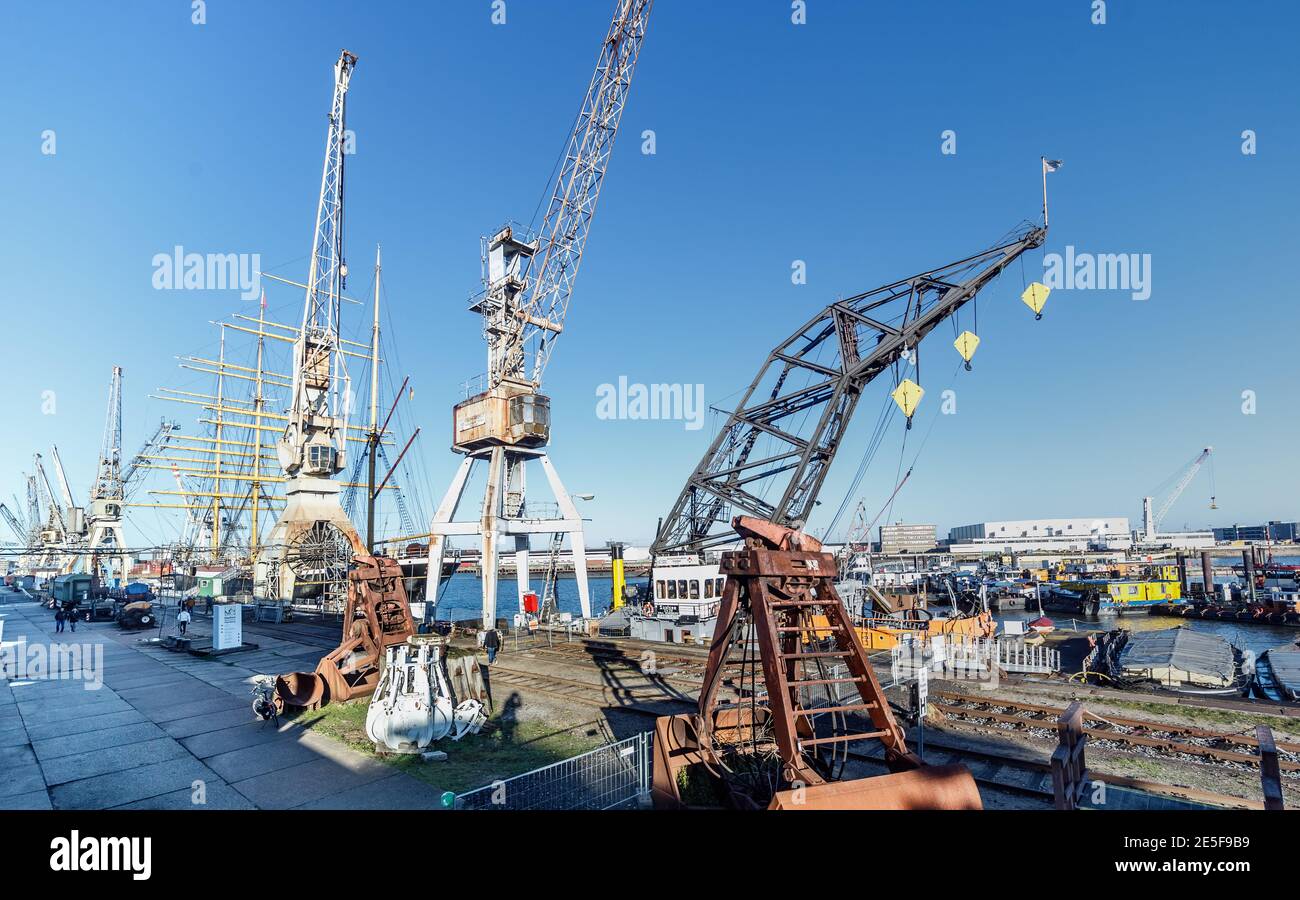 Hamburg, Germany. 25th Dec, 2020. Historic harbour cranes and the four ...