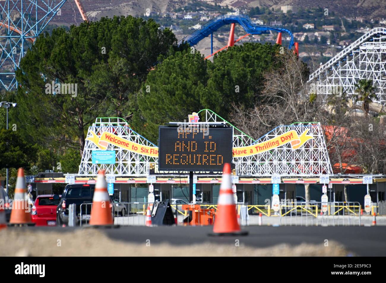 Six flags magic mountain roller coaster hi-res stock photography and ...