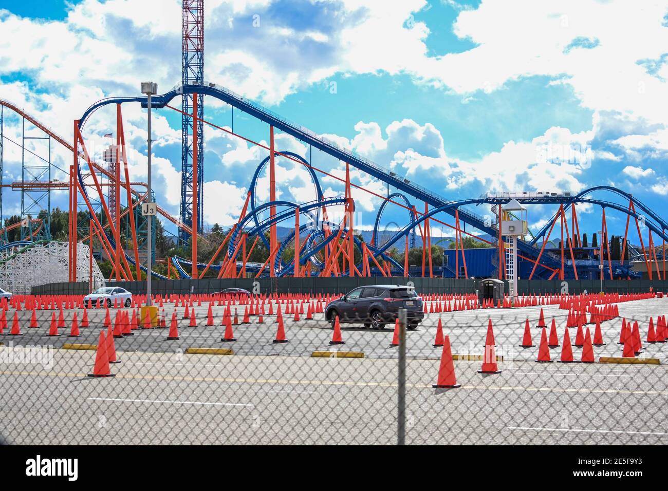 Six flags magic mountain roller coaster hi-res stock photography and ...
