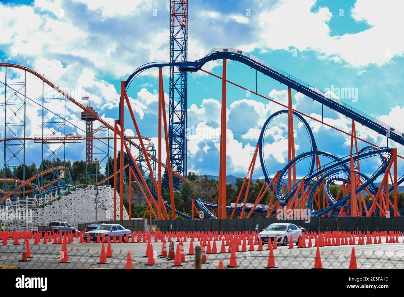 Six flags magic mountain roller coaster hi-res stock photography and ...