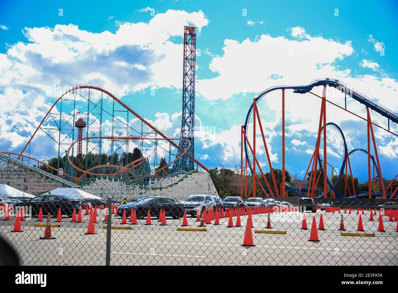 Six flags magic mountain roller coaster hi-res stock photography and ...