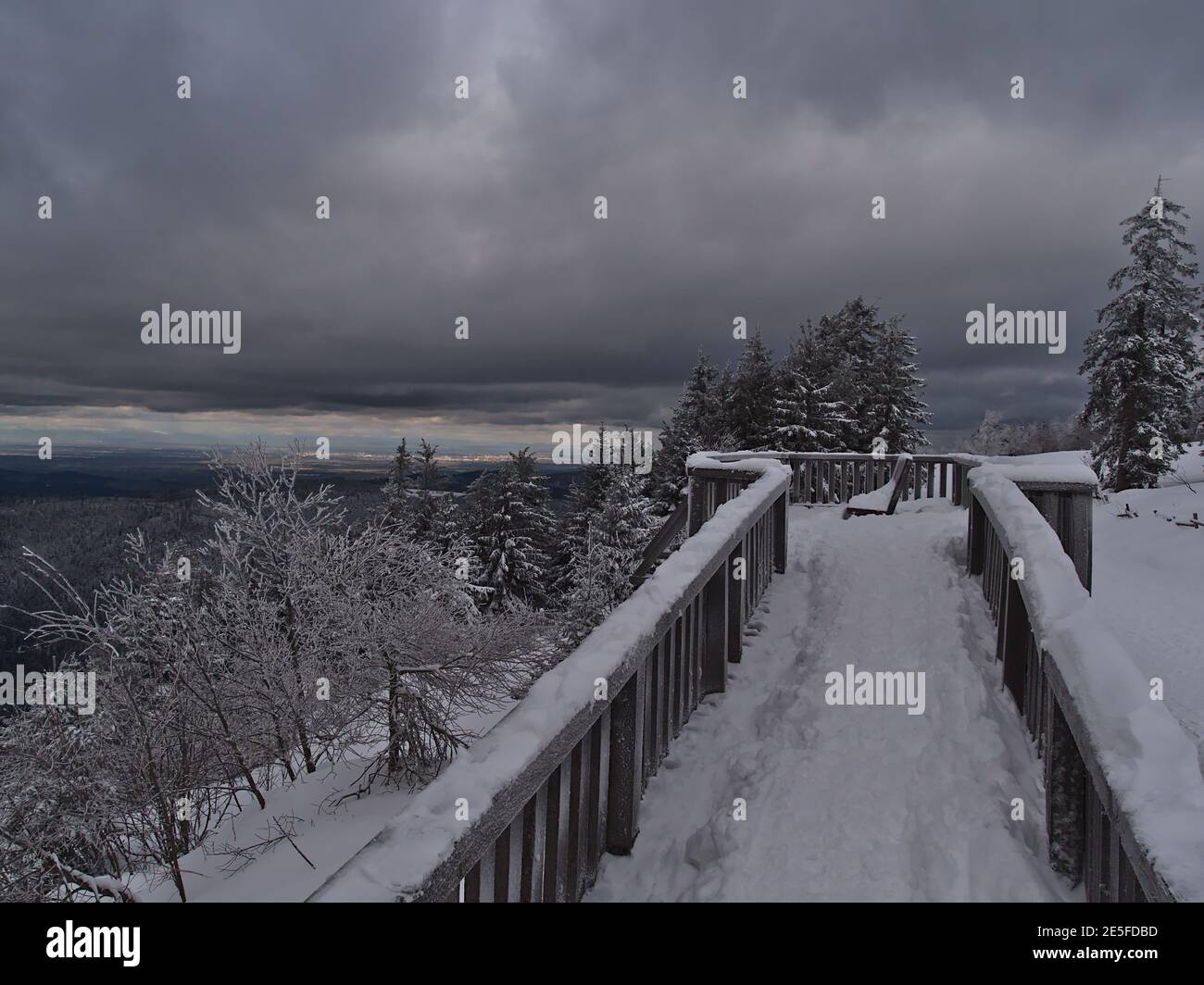 Beautiful covered deck hi-res stock photography and images - Alamy