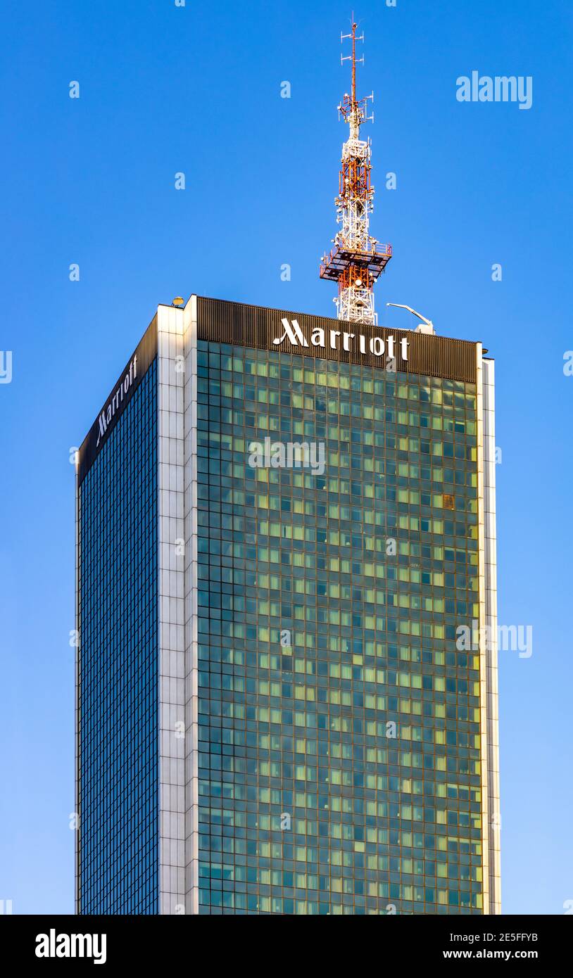 Facade skyscraper lot windows hi-res stock photography and images - Alamy