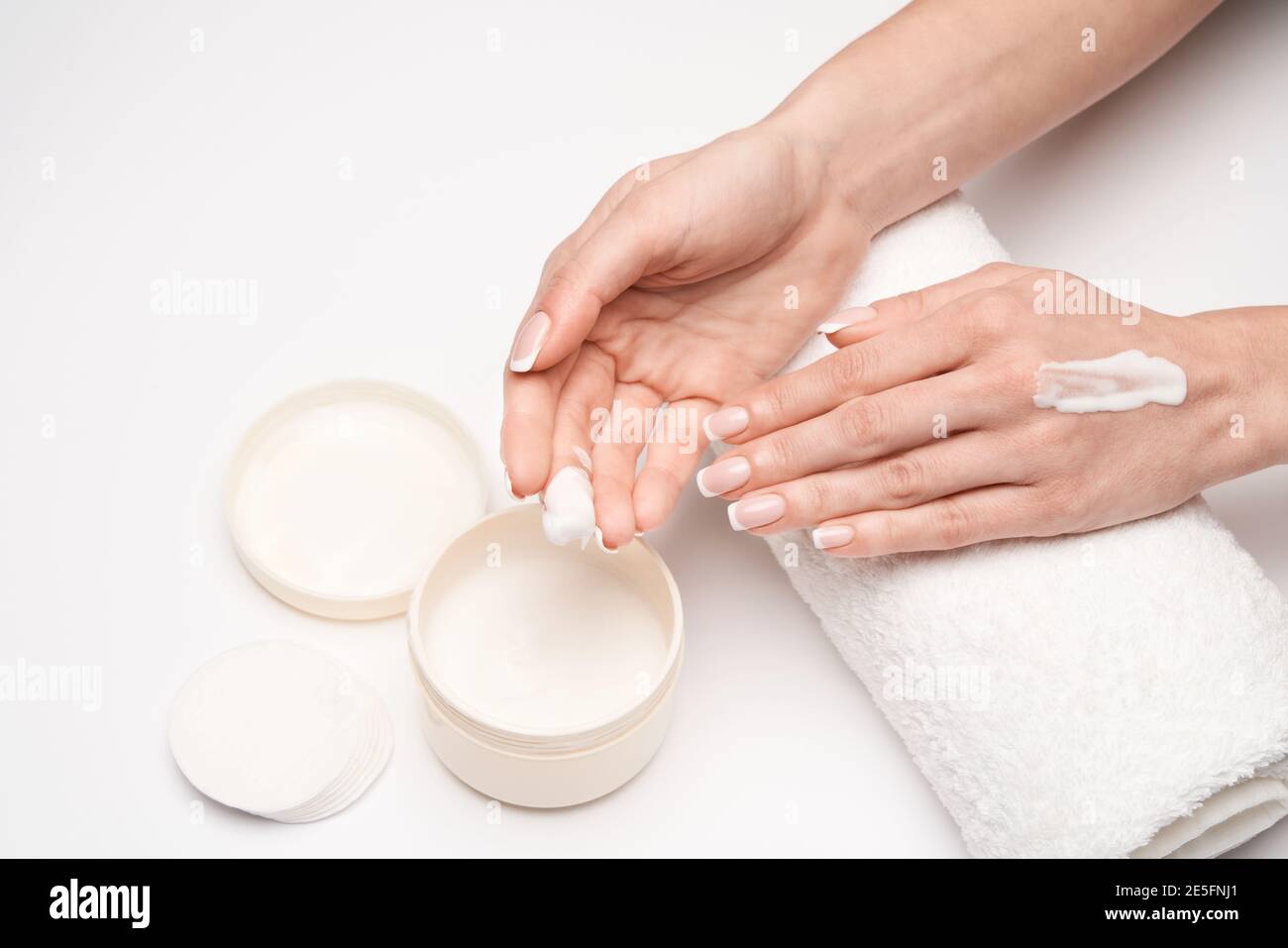 Applying moisturiser body hi-res stock photography and images - Alamy