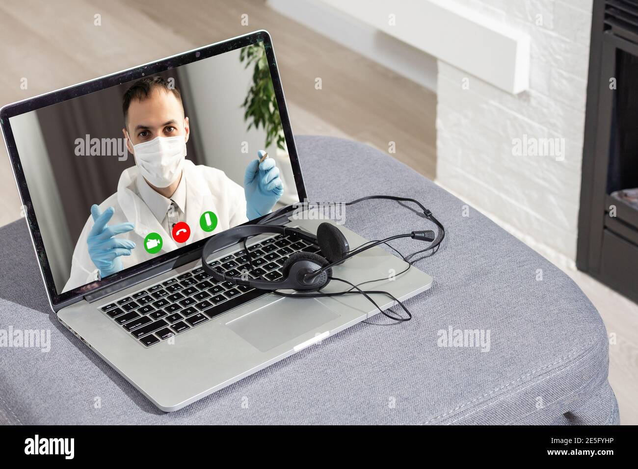 Facetime doctor hi-res stock photography and images - Alamy