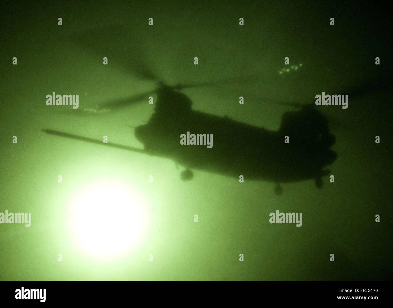 MH-47 Chinook Afghanistan night ops Stock Photo - Alamy