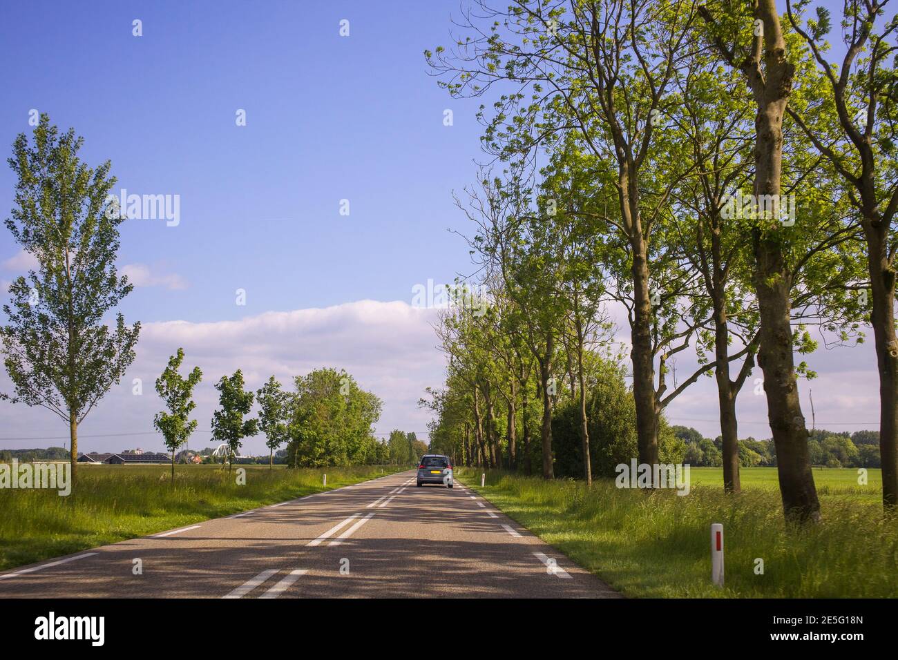 Car driving on an empty road hi-res stock photography and images - Alamy