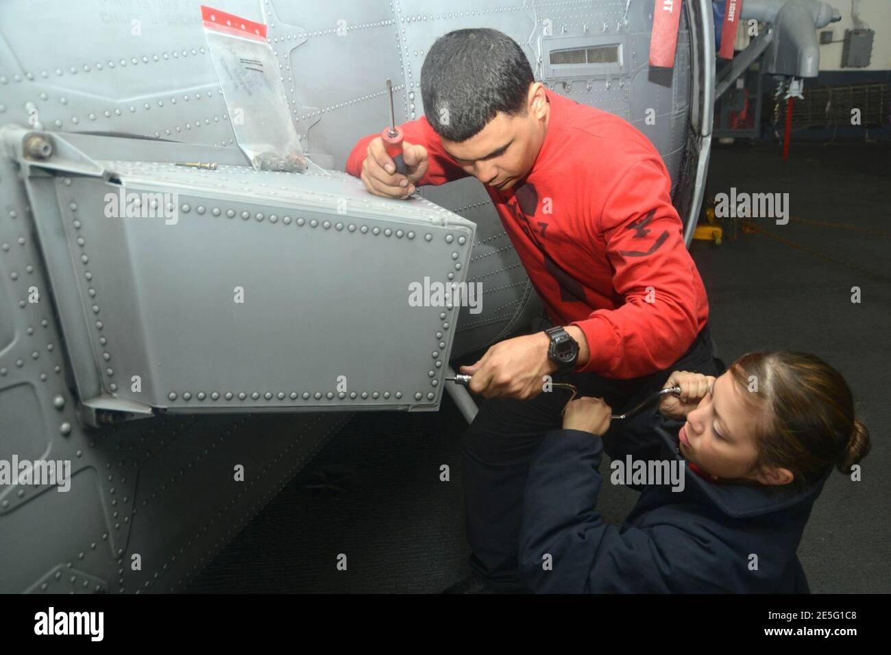 MH-60S Knighthawk helicopter maintenance 140330 Stock Photo - Alamy