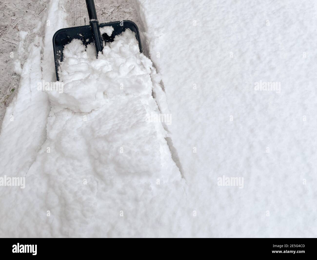 Old man shoveling snow hi-res stock photography and images - Alamy