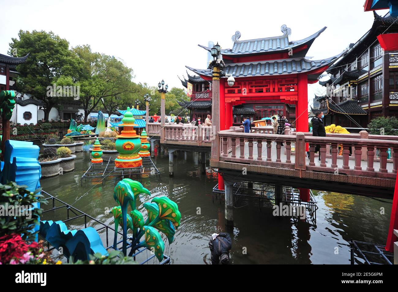 With the approaching of the ox year, the lanterns for the 2021 Yu ...