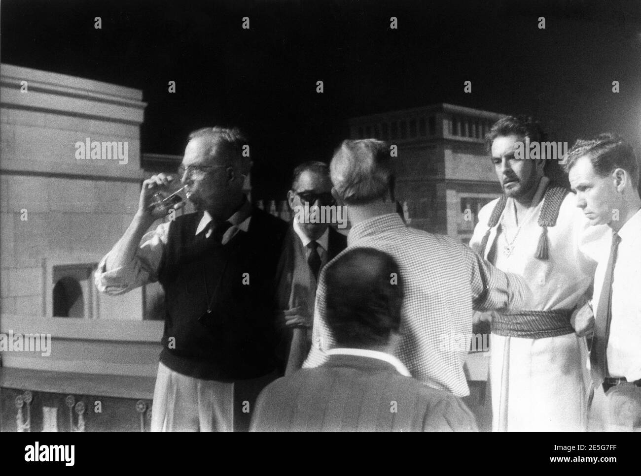 Director KING VIDOR Cinematographer FREDDIE YOUNG (back to camera) and ...