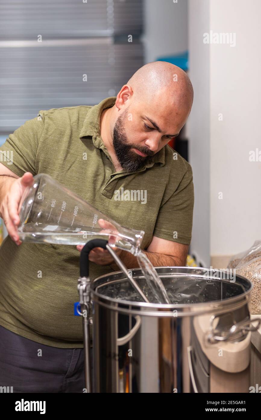 Filling kettle hi-res stock photography and images - Alamy