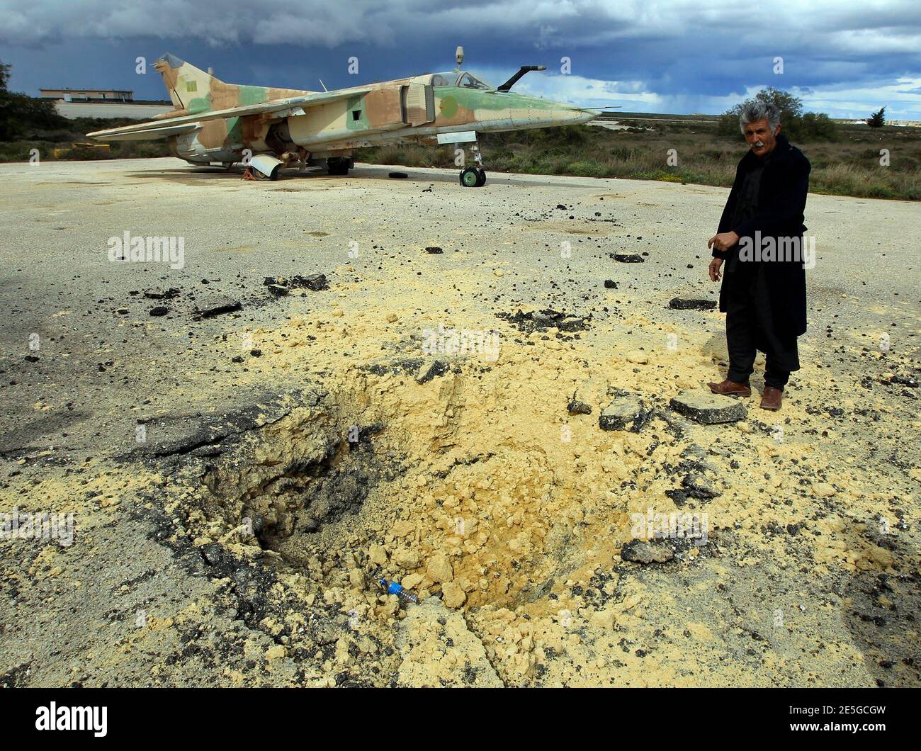 Missile impact hi-res stock photography and images - Alamy