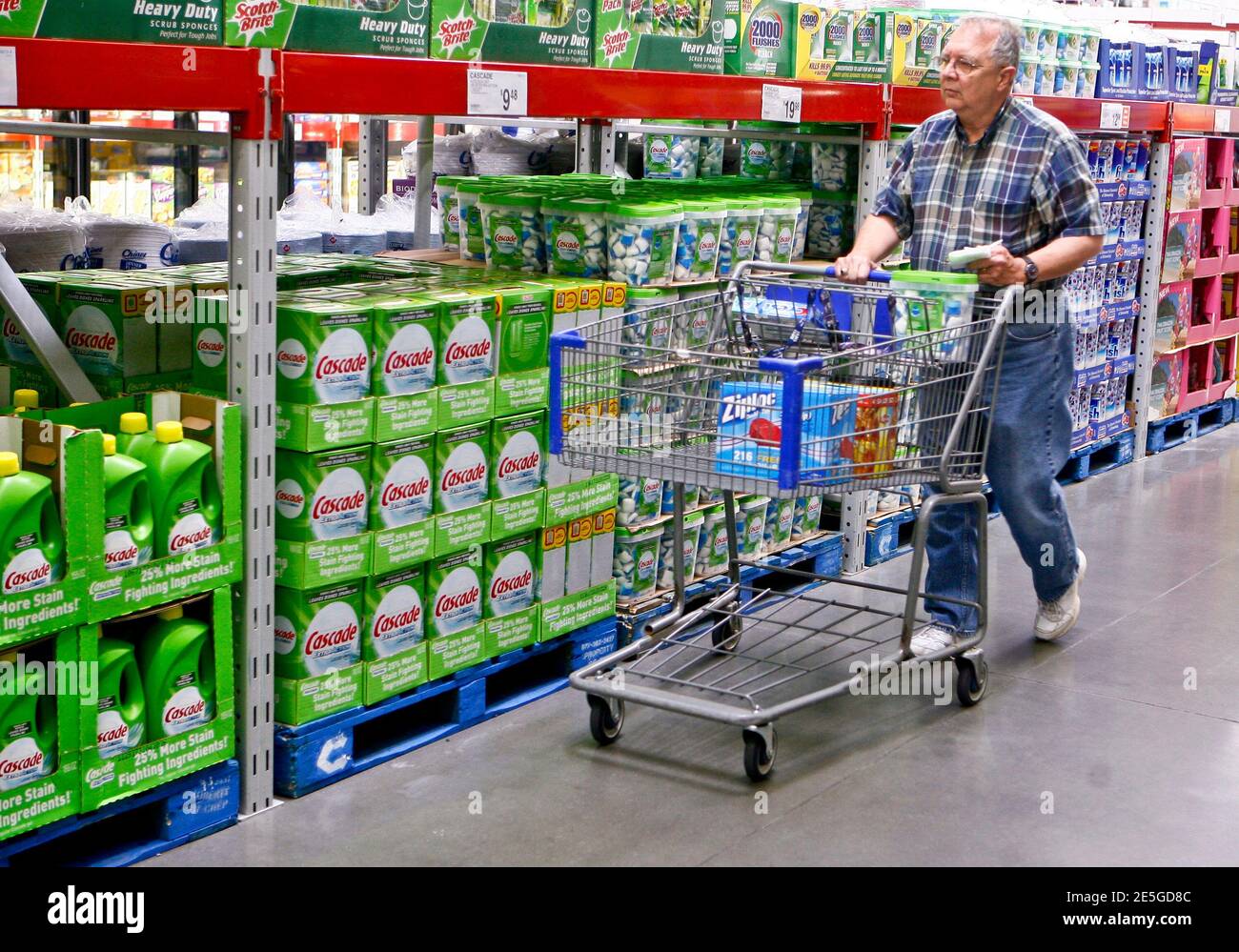 Sams club food aisle hi-res stock photography and images - Alamy