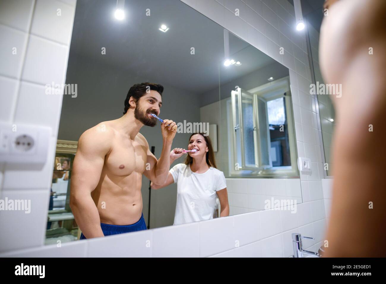 Couple washing teeth in hi-res stock photography and images - Alamy