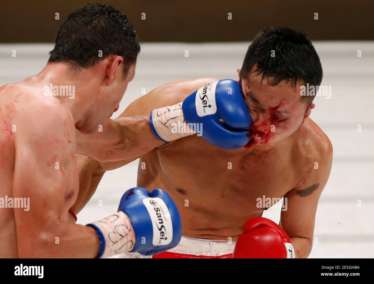 Wbc asia super featherweight hi-res stock photography and images - Alamy