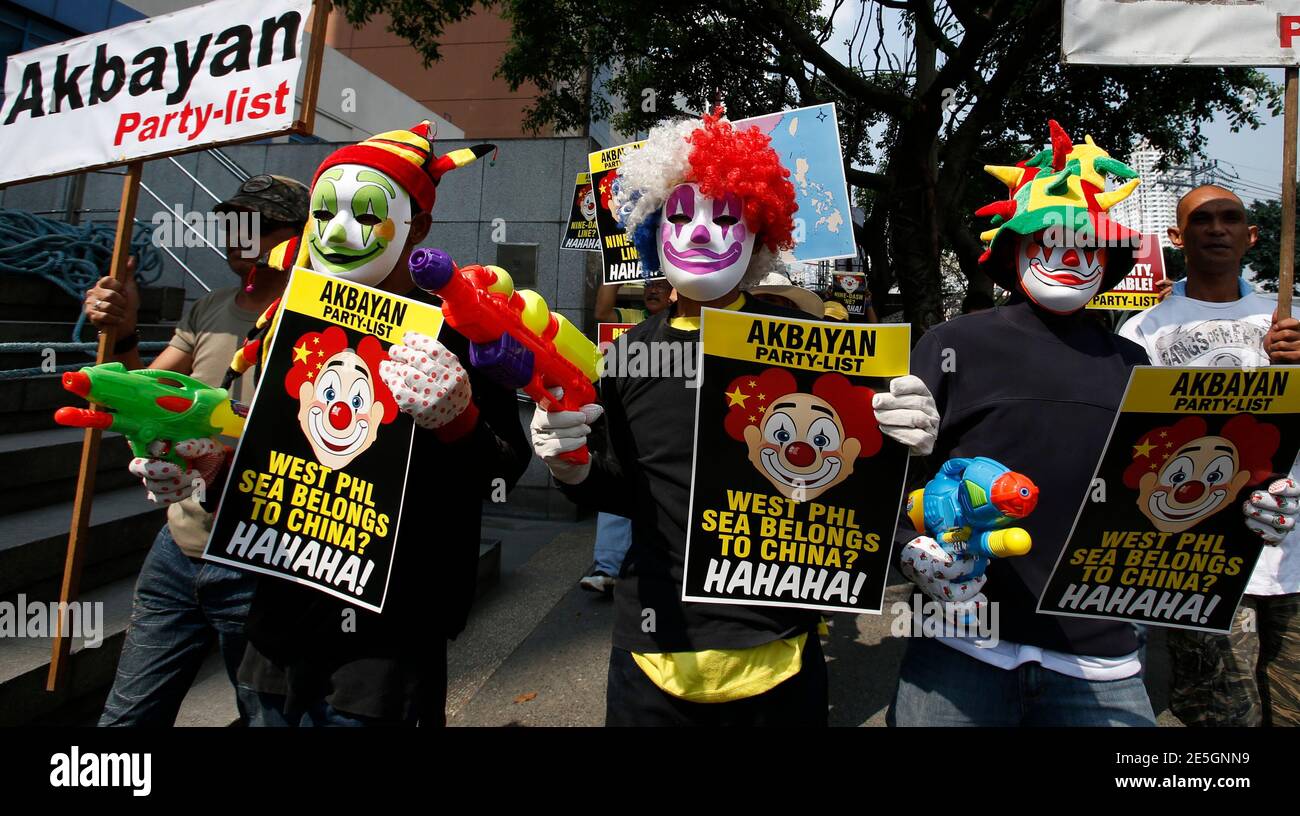 Philippine costumes hi-res stock photography and images - Alamy