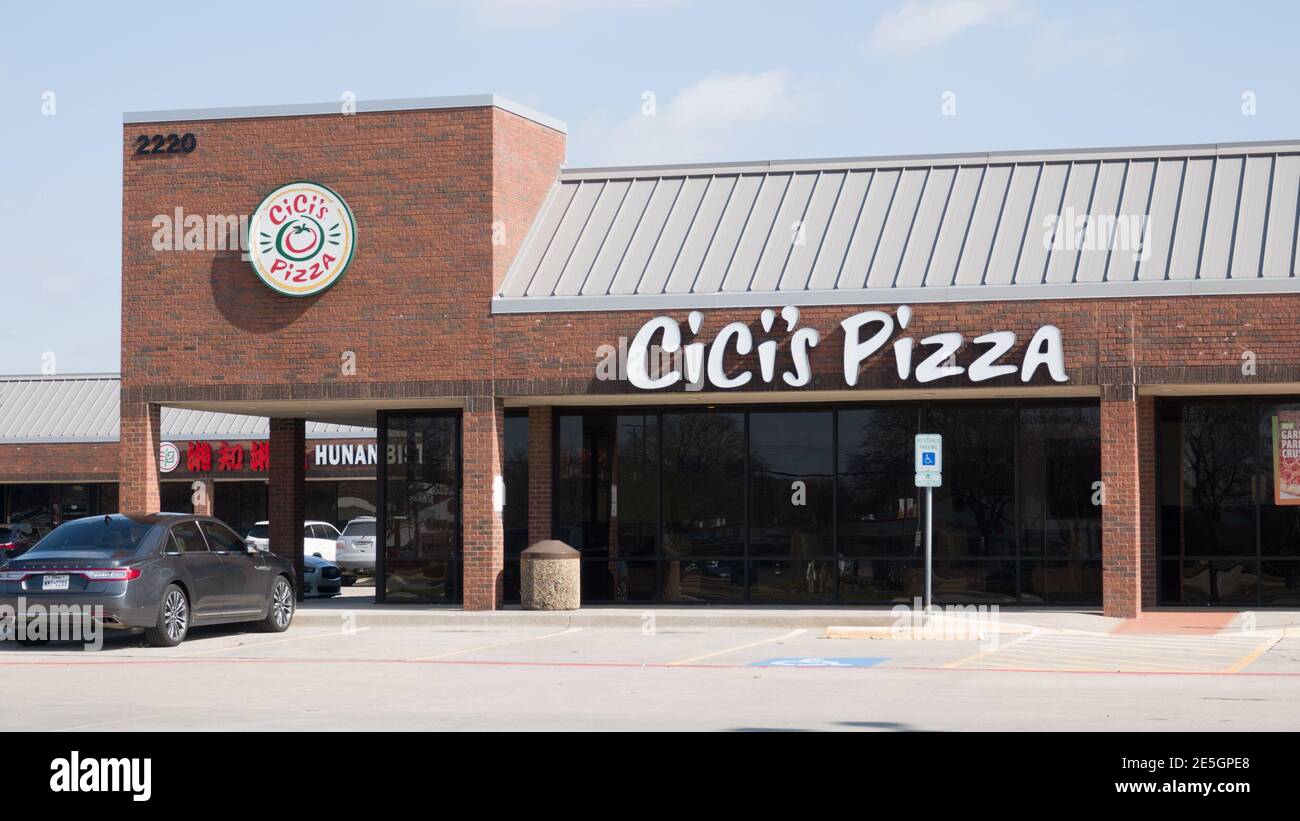 (210128) -- TEXAS, Jan. 28, 2021 (Xinhua) -- A Cici's Pizza restaurant ...