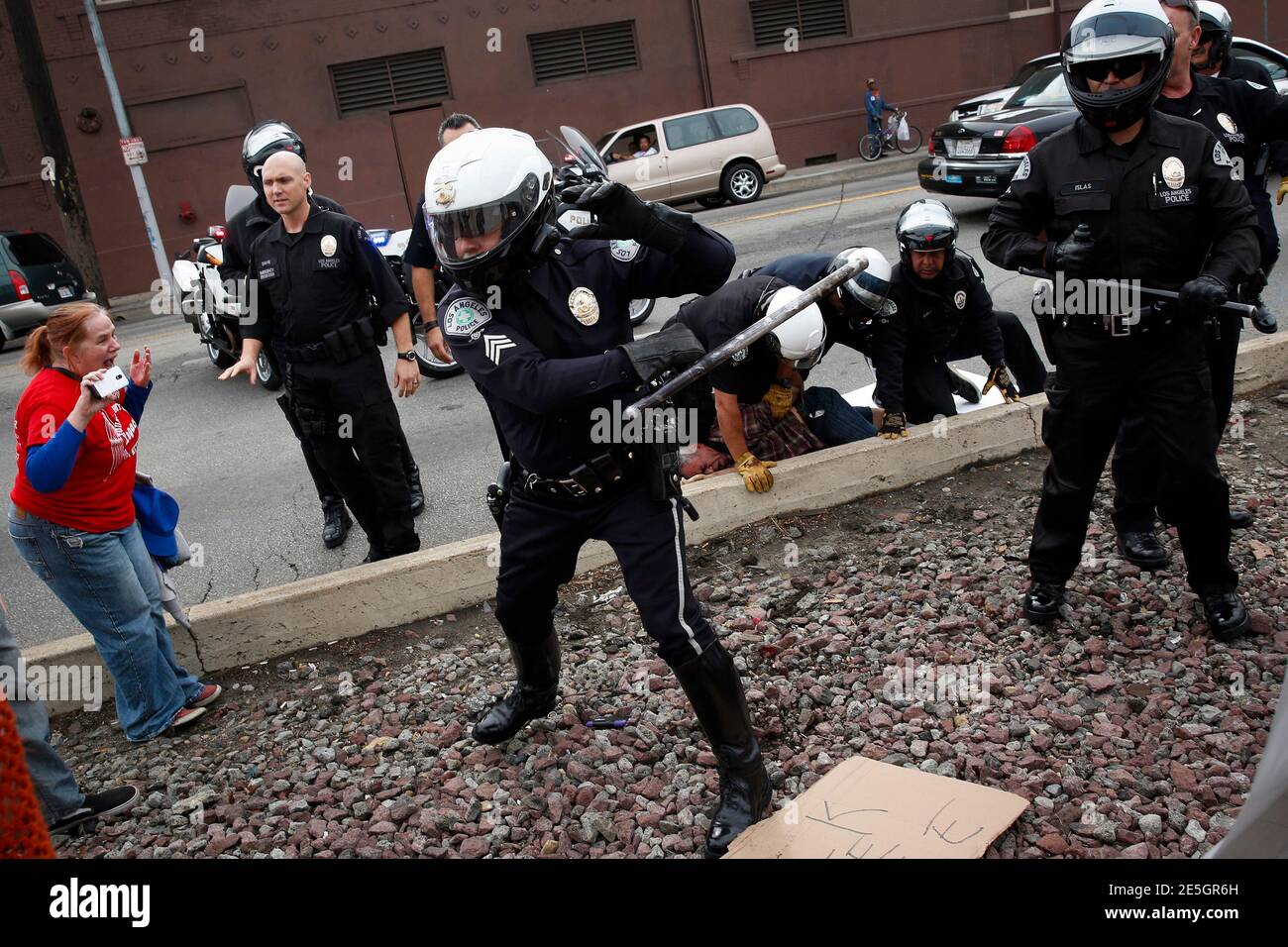 Lapd motorcycle officer hi-res stock photography and images - Alamy