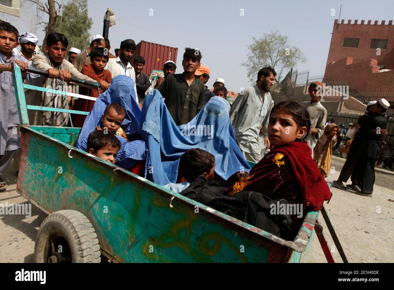 Wheelbarrow military hi-res stock photography and images - Alamy