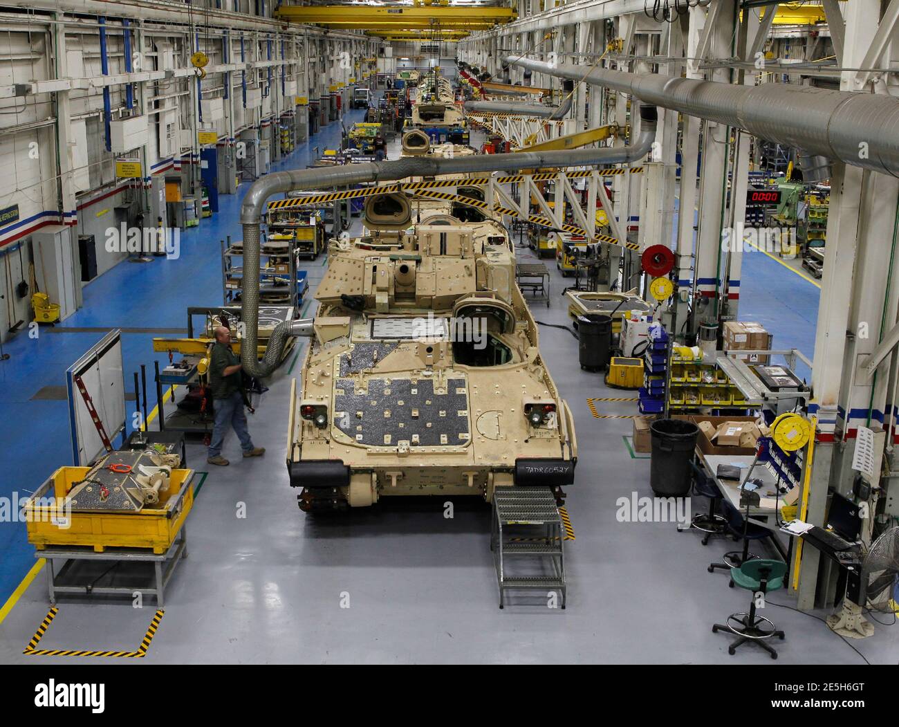 M2 Bradley Fighting Vehicles High Resolution Stock Photography and ...