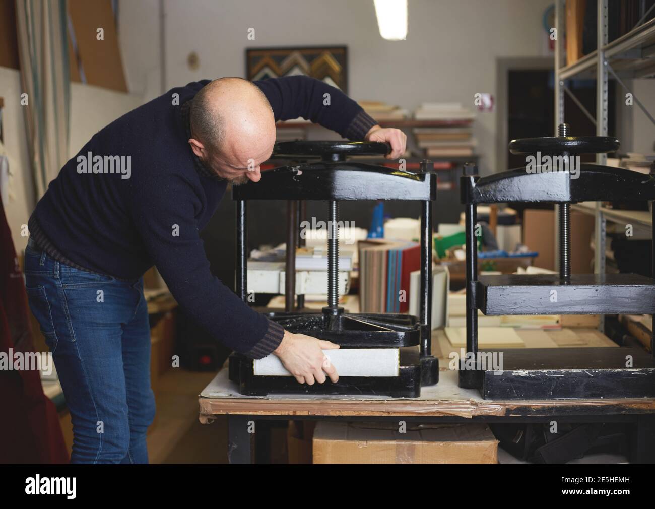 Bookbinding hi-res stock photography and images - Alamy