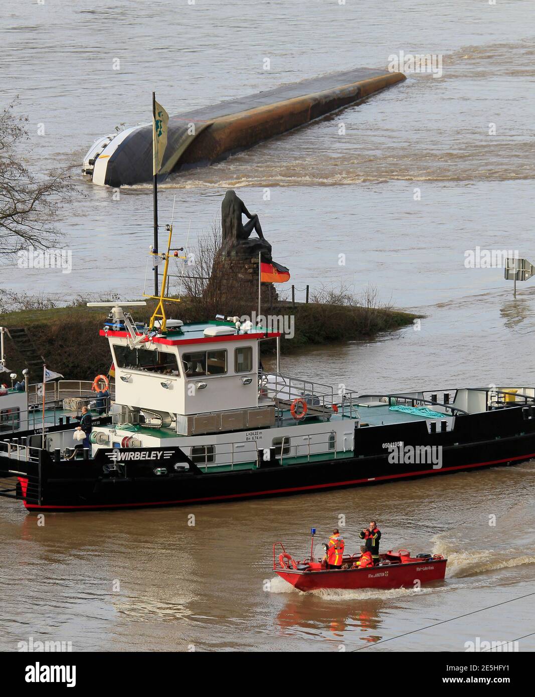 Capsized tanker hi-res stock photography and images - Alamy