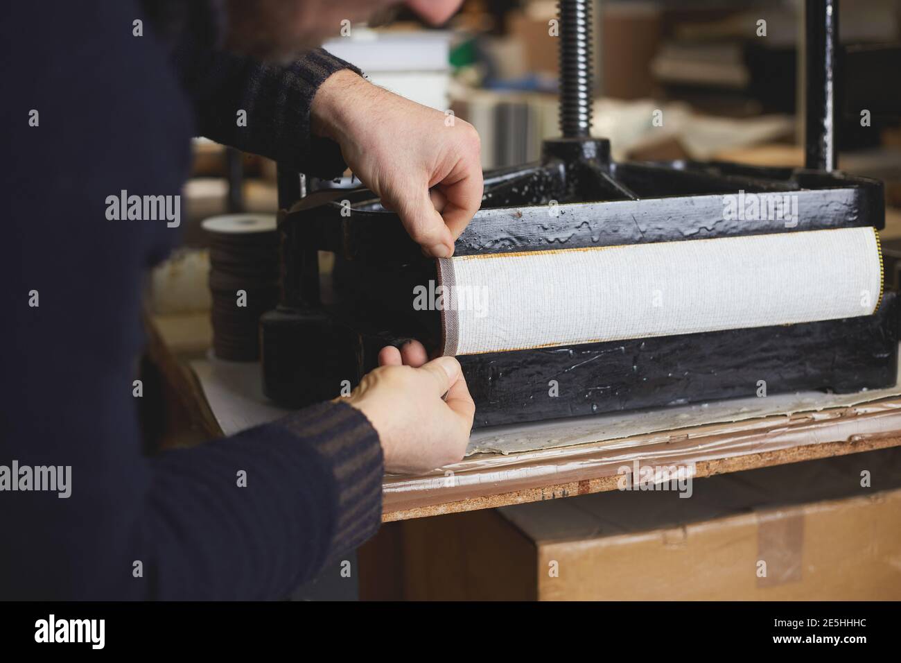 Bookbinding press hi-res stock photography and images - Alamy