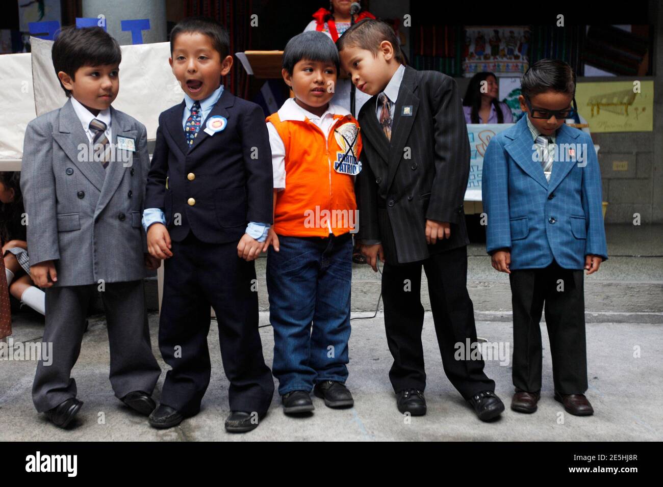 Children voting school hi-res stock photography and images - Alamy