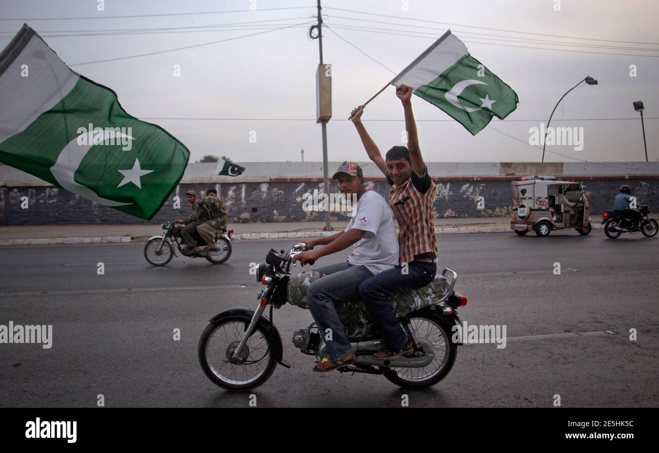 Pakistani official flag hi-res stock photography and images - Alamy