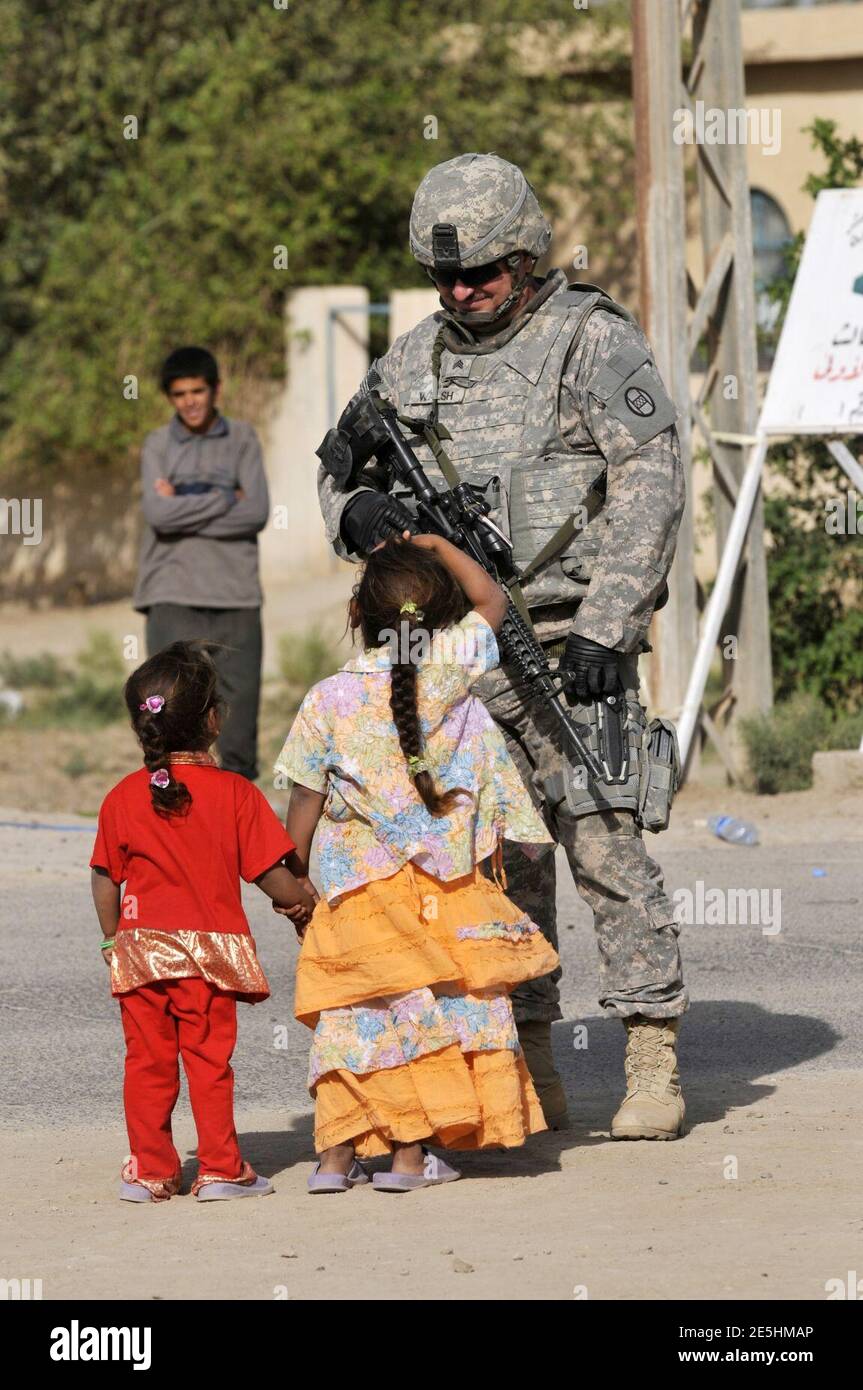 Micro grant hi-res stock photography and images - Alamy