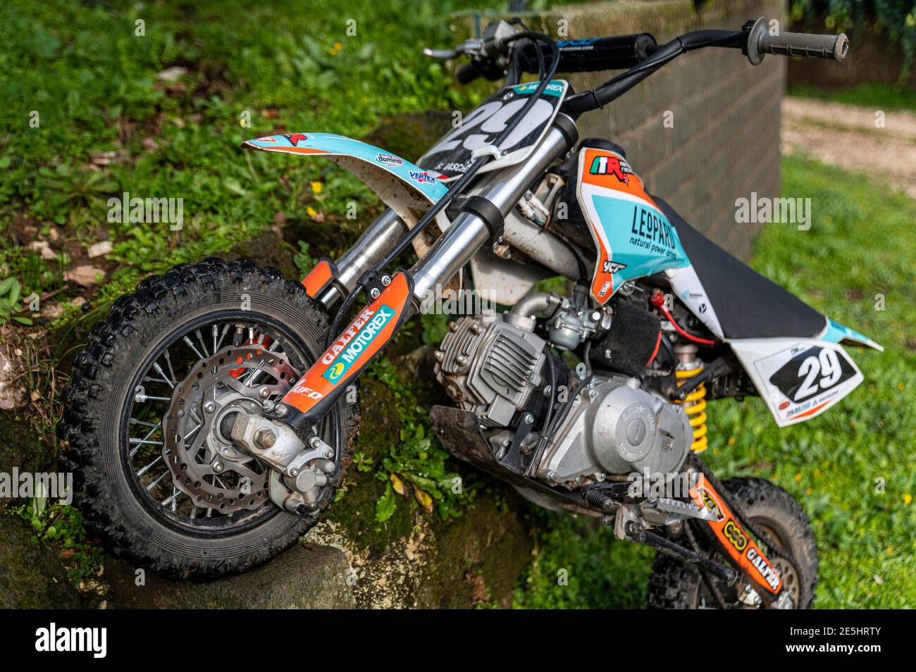 Woman bike italy black and white hi-res stock photography and images ...