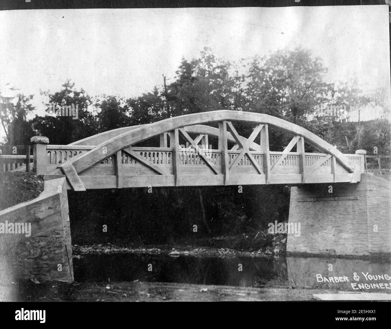 Middle road Black and White Stock Photos & Images - Alamy