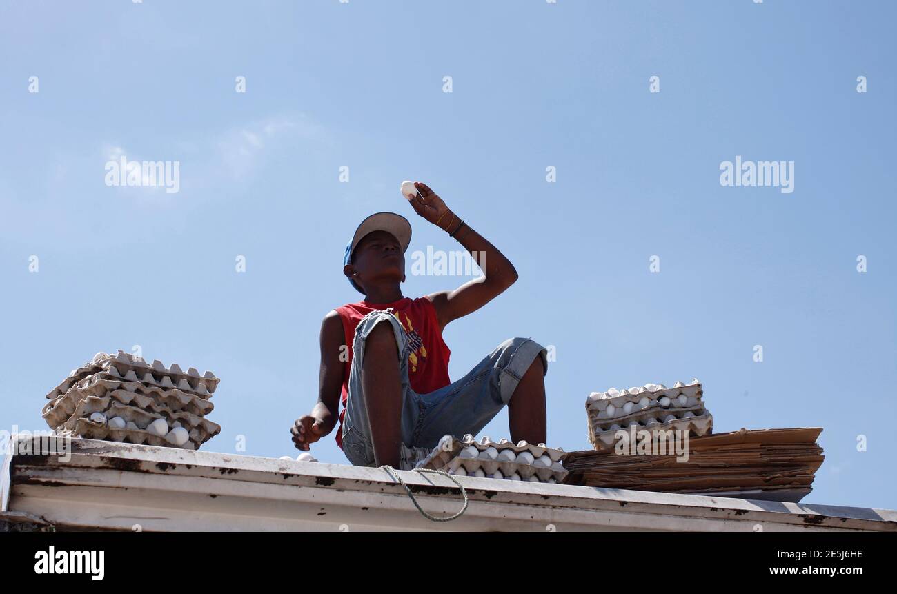 Haiti dominican border hi-res stock photography and images - Alamy