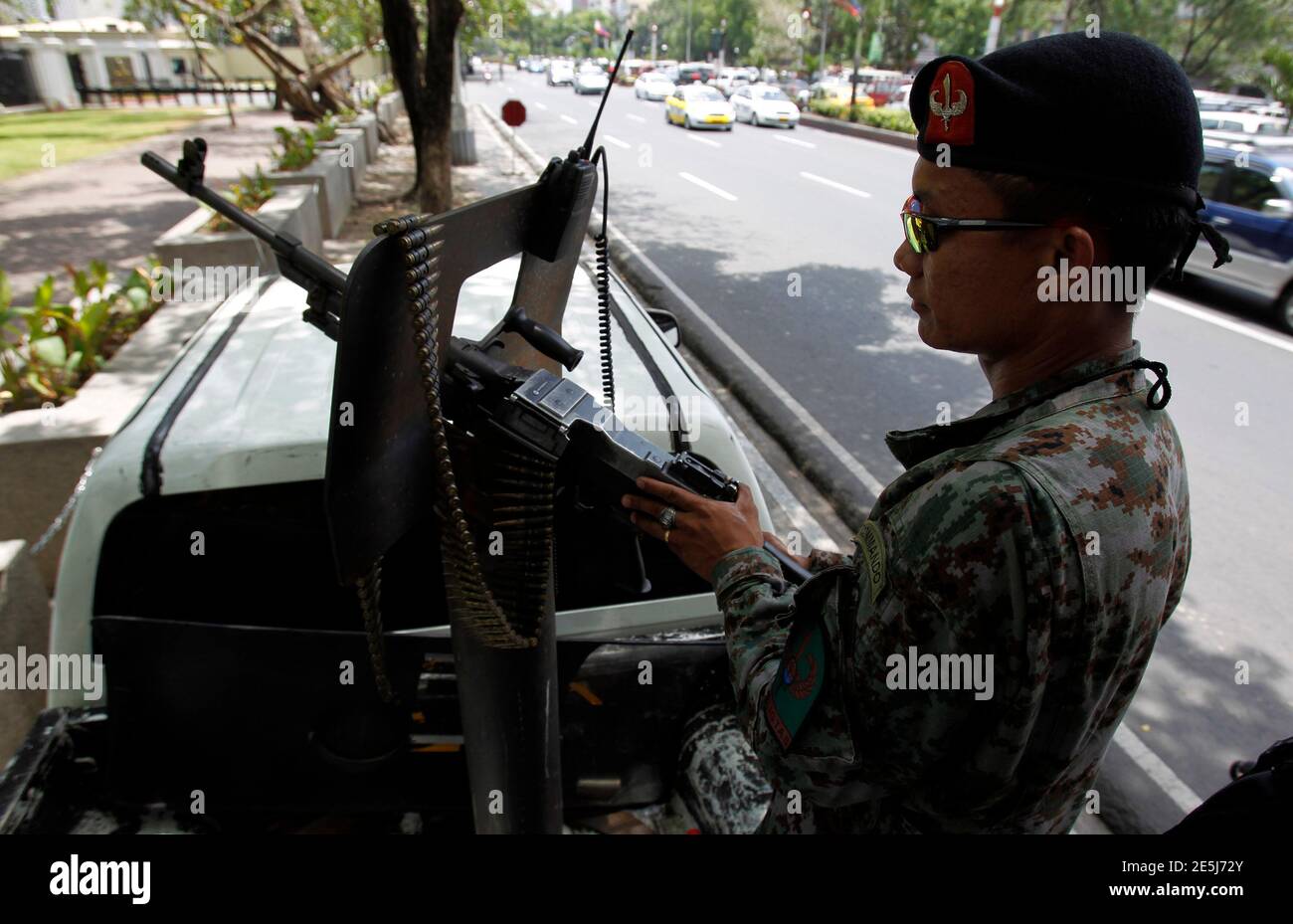 Armed security guard manila philippines hi-res stock photography and ...