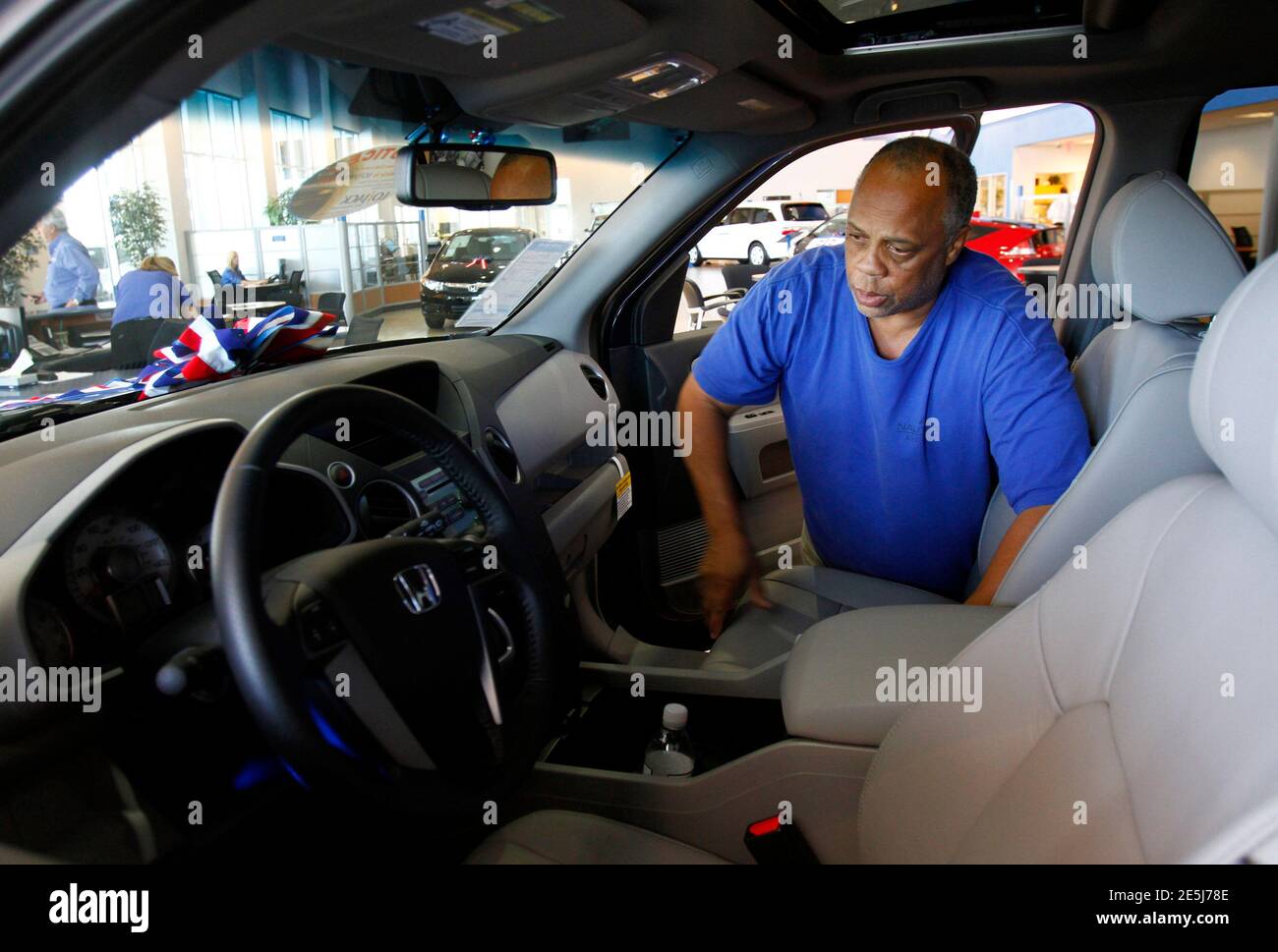Auto Superstore High Resolution Stock Photography and Images - Alamy