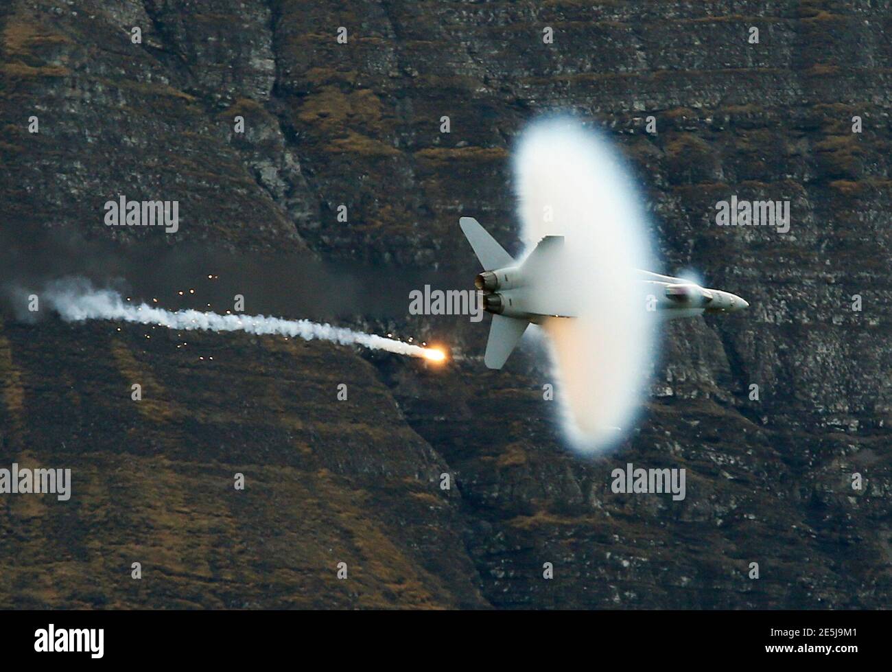 Swiss air force f18 fighter hi-res stock photography and images - Alamy