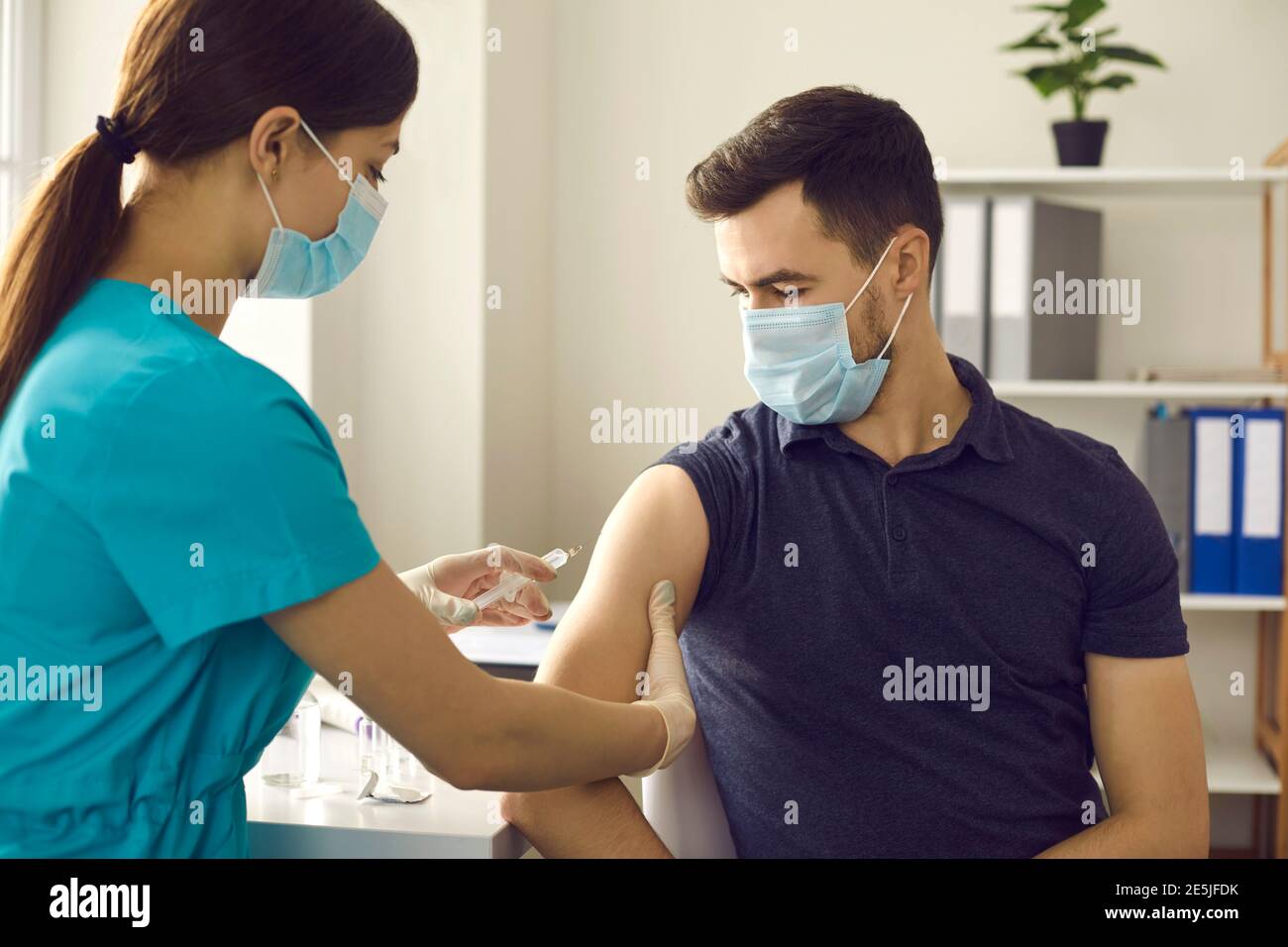 Nurse giving shot to patient hi-res stock photography and images - Alamy