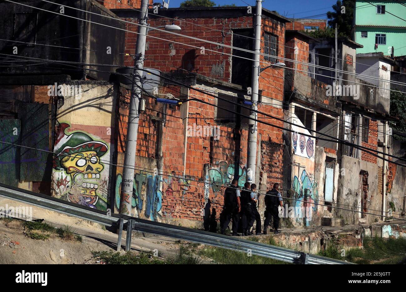 Favelas slums in rio de hi-res stock photography and images - Alamy