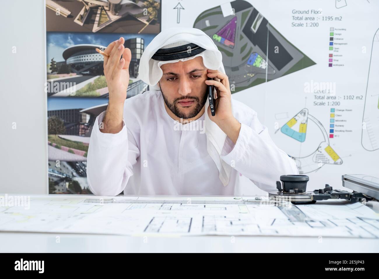 Man phone angry explain hi-res stock photography and images - Alamy