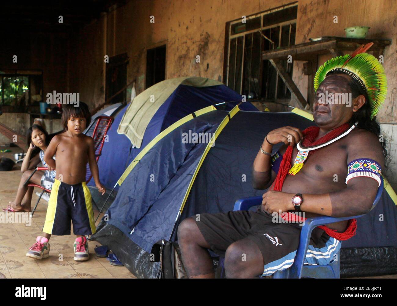 Tribal doctors hi-res stock photography and images - Alamy