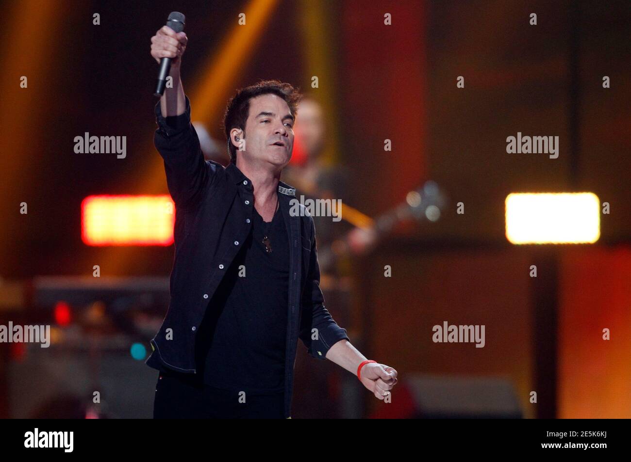 Pat Monahan Train Singer High Resolution Stock Photography and Images ...