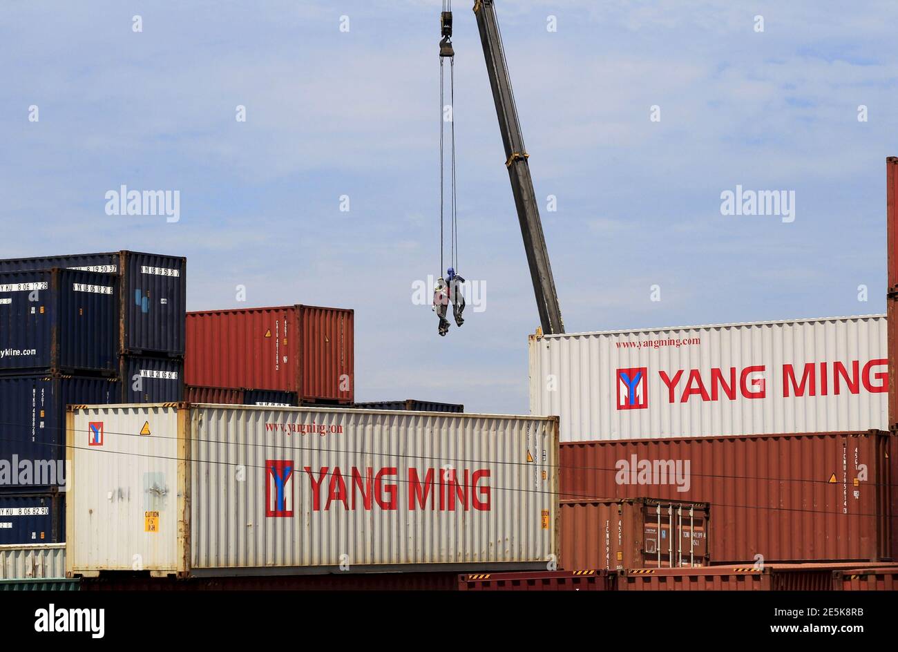 Falling containers hi-res stock photography and images - Alamy