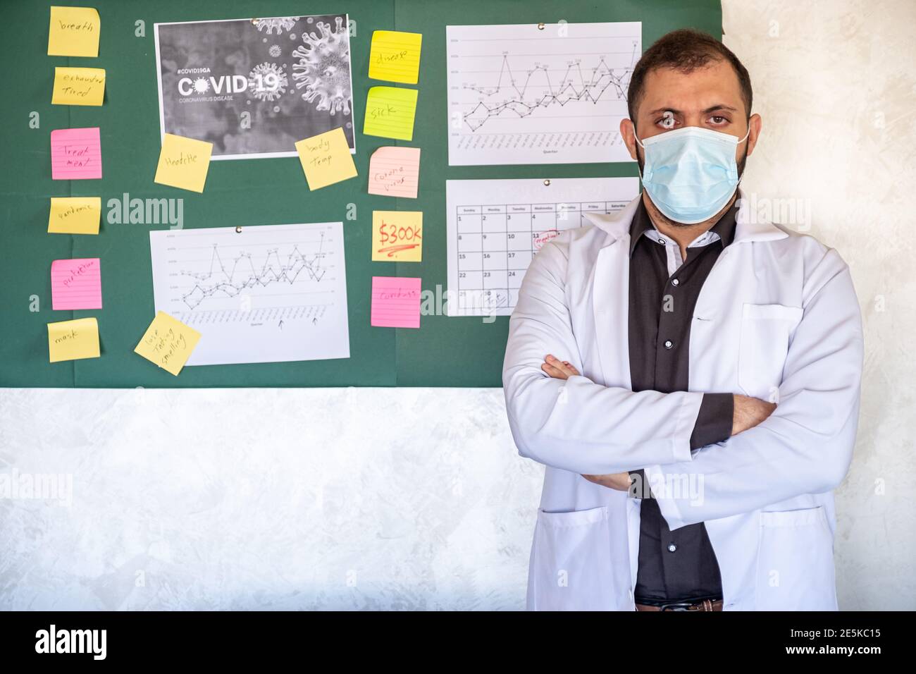 Doctor wearing lab coach hi-res stock photography and images - Alamy
