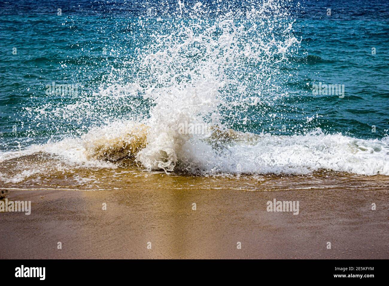 The breaking of a wave Stock Photo - Alamy